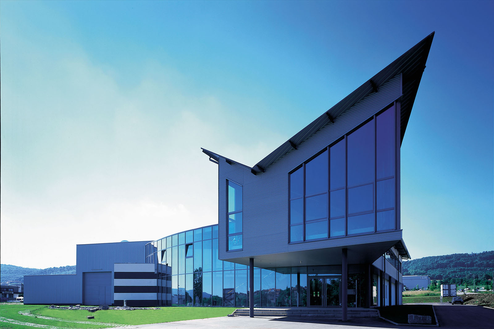 Lobo Laser Electronic Headquarters, Aalen, Germany - 3XKO